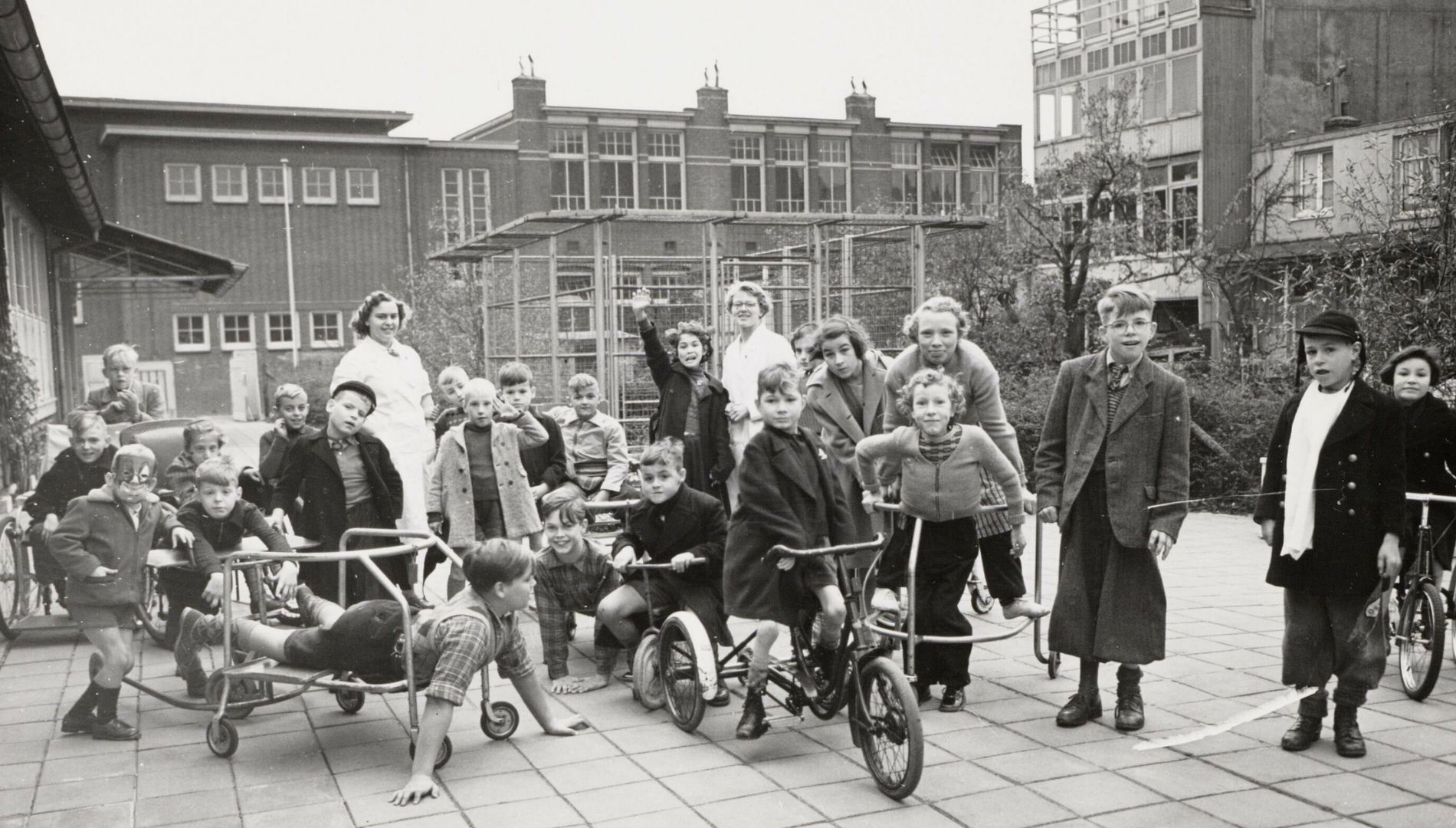Schoolplein herinneringen aan de jaren ‘50/’60 | SchoolBANK.nl - vind ...